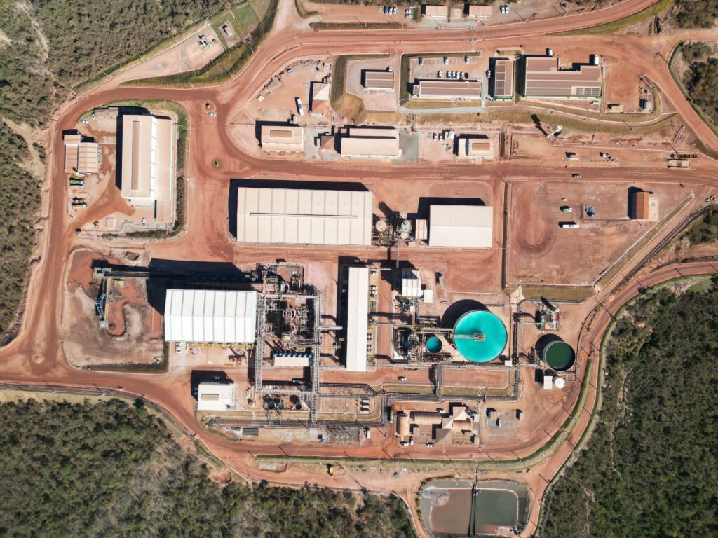 Minerais Críticos: Serra Verde Inicia Produção Comercial e Busca Dobrar ...